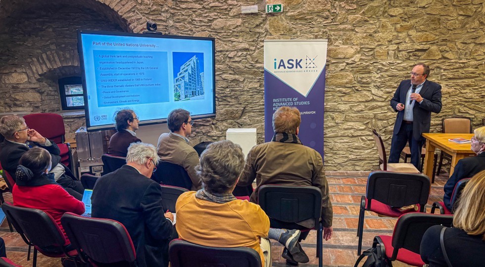 Philippe De Lombaerde Speaks About the Comparative Regionalism Research Programme at the 10th ...